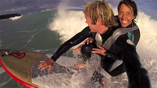 Surfeuse paraplégique – Roule Nature